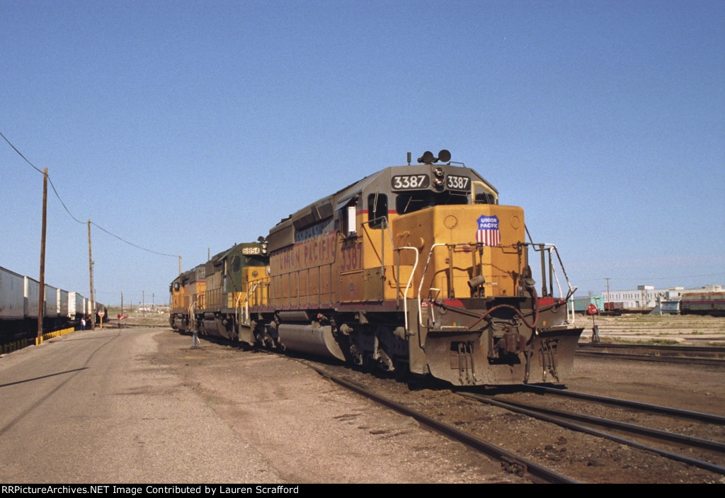 UP 3387 Cheyenne yard